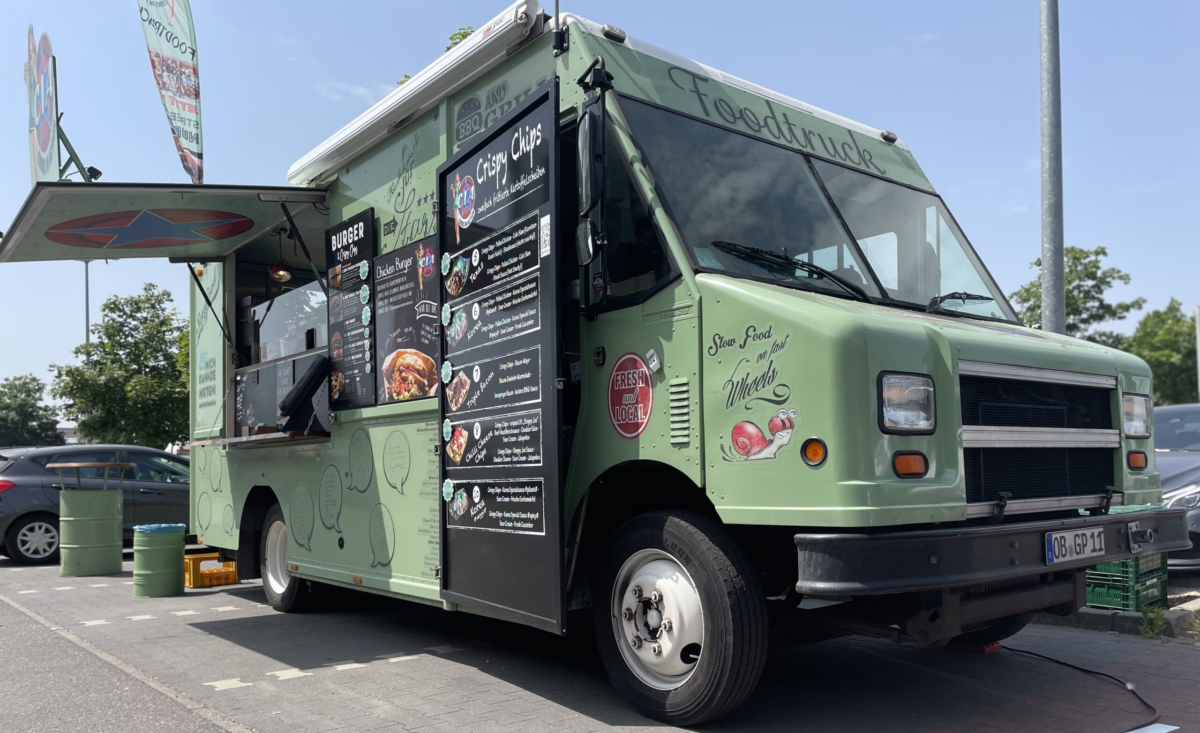 Unsere Fahrzeuge - CIA Foodtruck Catering